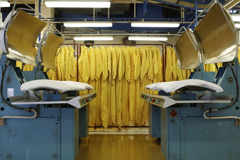 What Types of Machines Are Needed for a Garment Factory?