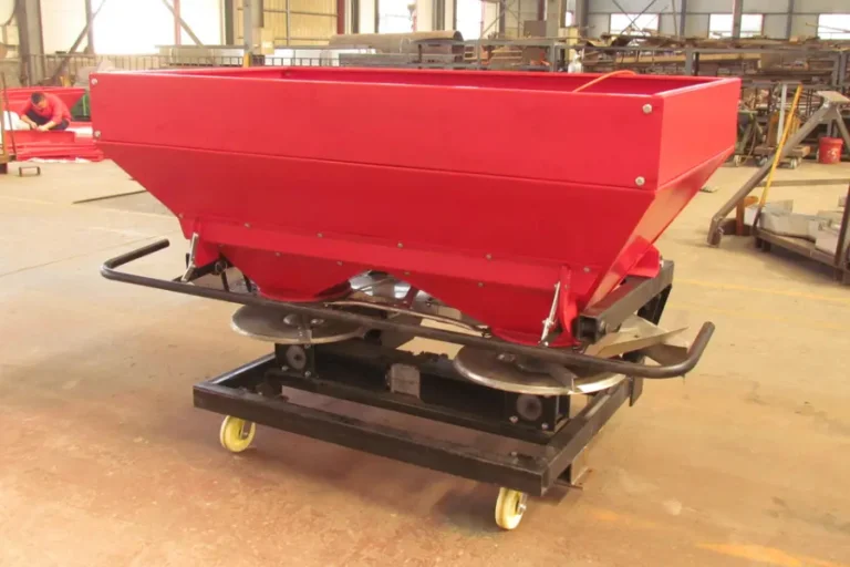 A Guide To Selecting the Right Farm Fertilizer Spreaders