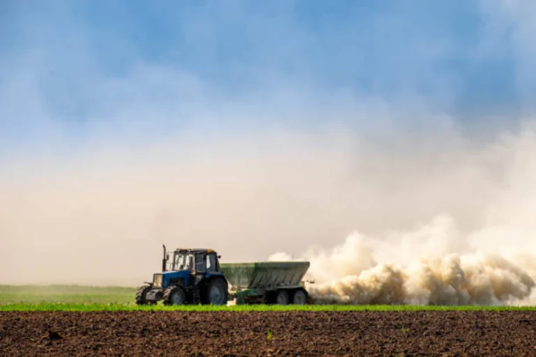 A Guide To Selecting the Right Farm Fertilizer Spreaders